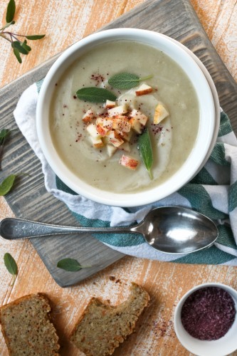 Apfel-Sellerie-Suppe mit Hirsebrot | Foodlovin'