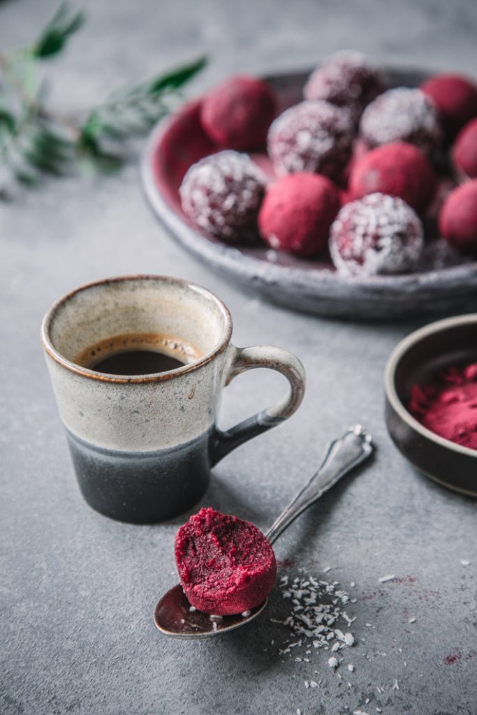Beetroot Bliss Balls | Foodlovin'