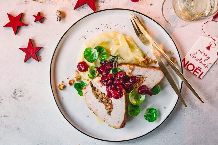 Gefüllte Truthahnbrust mit Trüffelpüree und Cranberrysauce | Foodlovin'